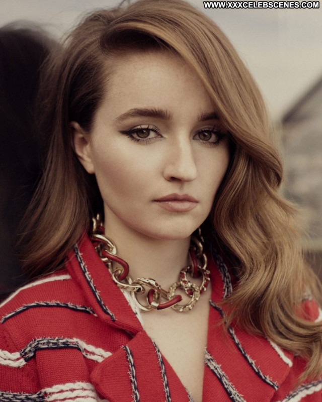 Kaitlyn Dever Paparazzi London Posing Hot Beautiful Celebrity Babe